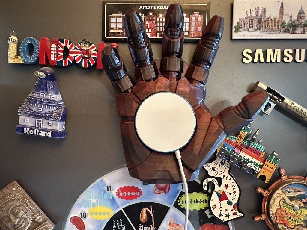 👨 Mag Safe Iron Man Charger for iPhone 14Pro Big・Free 3D File for ・Cults