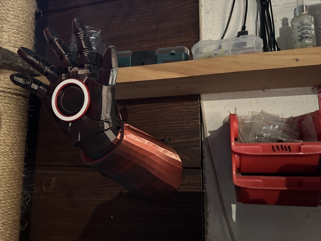 👨 Mag Safe Iron Man Holder for iPhone 14Pro Big・Free 3D File for ・Cults