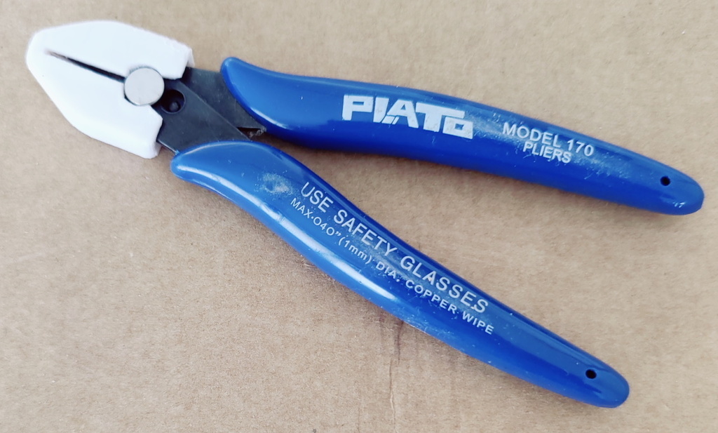 Free 3D file Cap for cutting pliers 🧢 ・3D print model to download・Cults