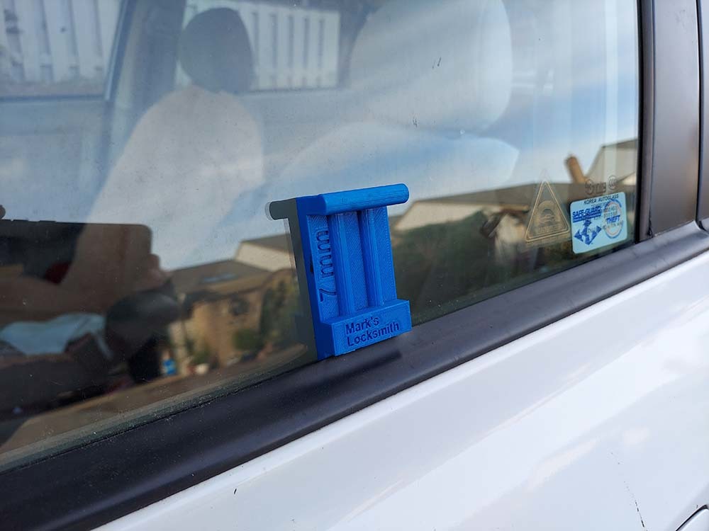 🚗 Car Window Wedge・Free STL File for 3D printing・Cults