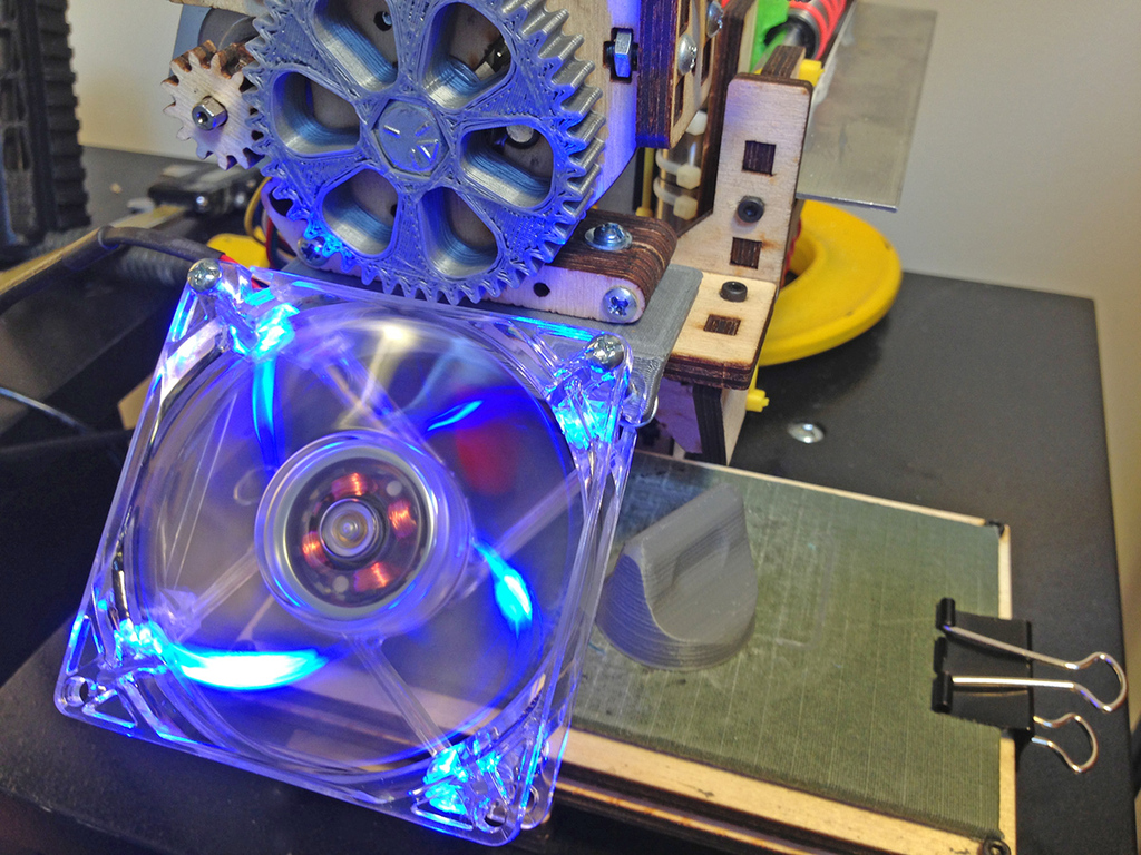 Fichier 3D gratuit Printrbot Supports simples pour ventilateurs de 60 mm et 80 mm 🔧 ・Plan pour ...