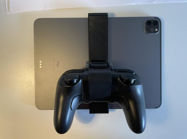 Бесплатный 3D файл 8BitDo Pro 2 iPad Pro Mount Clip 🧸 ・План 3D-печати для скачивания・Cults