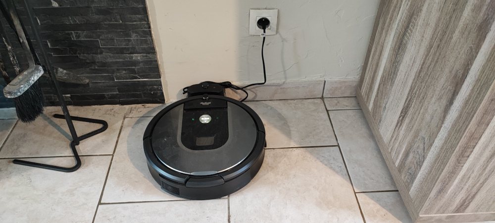 Free 3D file Irobot Roomba 960 Wall Mount / Support Mural 🧹 ・3D ...
