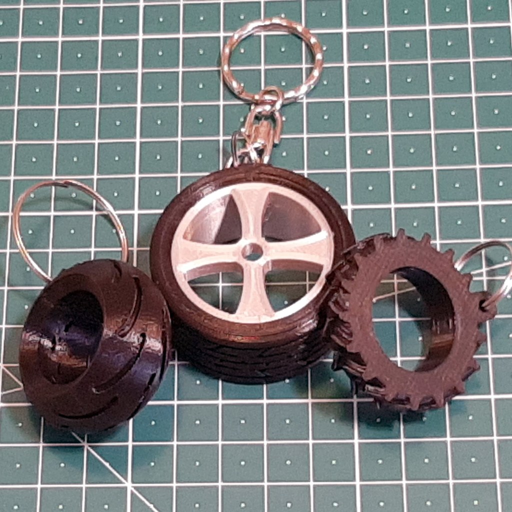 🗝️ Tire Keychain・Free STL File for ・Cults