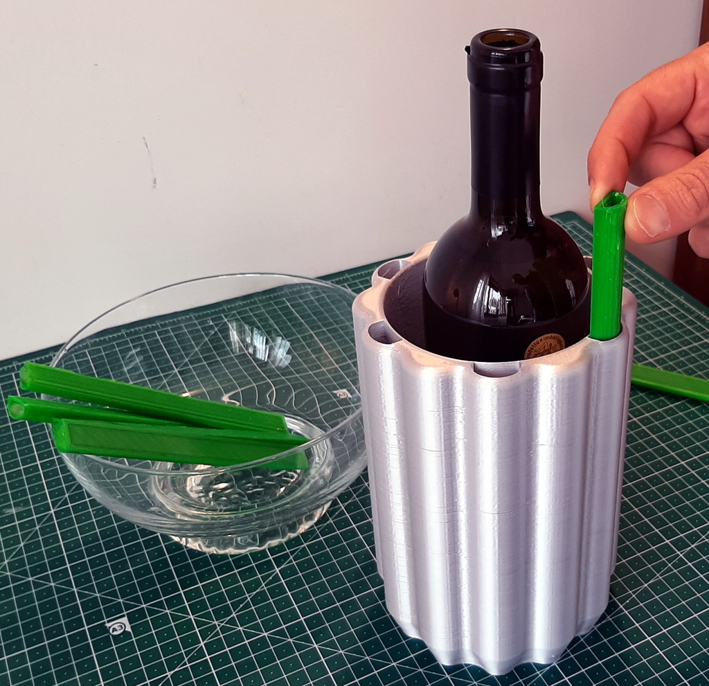 🍷 Wine cooler with ice sticks holder・Бесплатный бесплатно 3D для ・Cults