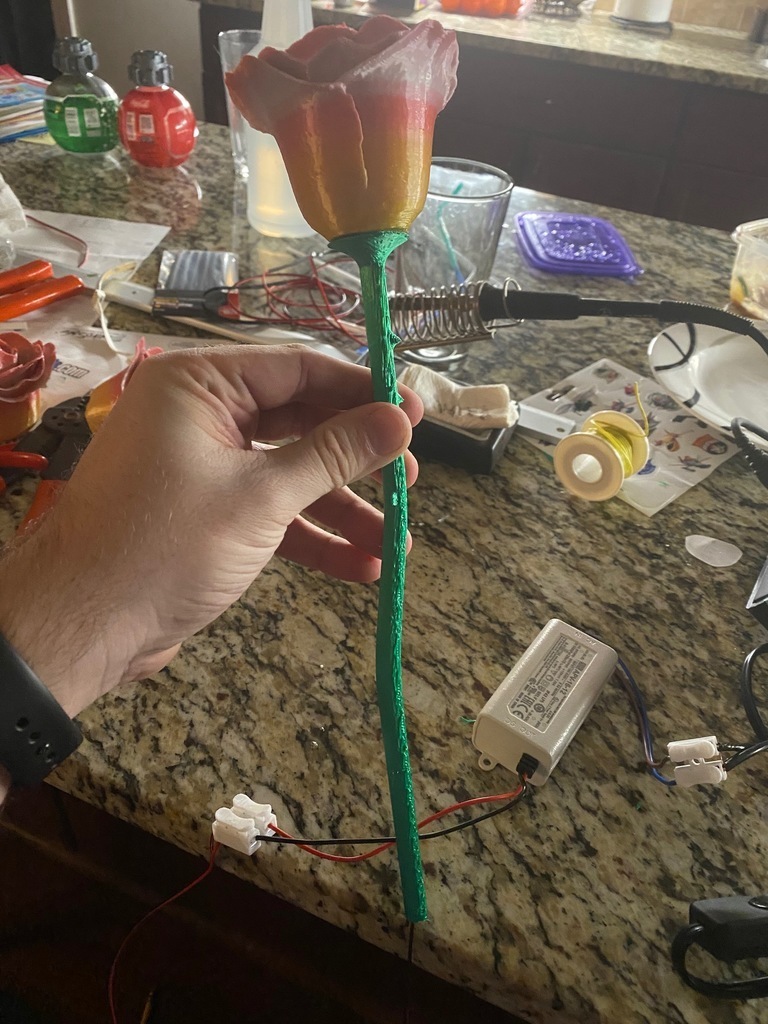 🌹 Rose with Hollow stem and Room for LED lights・Free 3D File for ・Cults