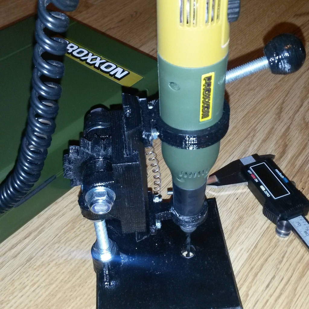 Fichier 3D gratuit Mini perceuse à colonne pour Proxxon Micromot 50 👽 ...