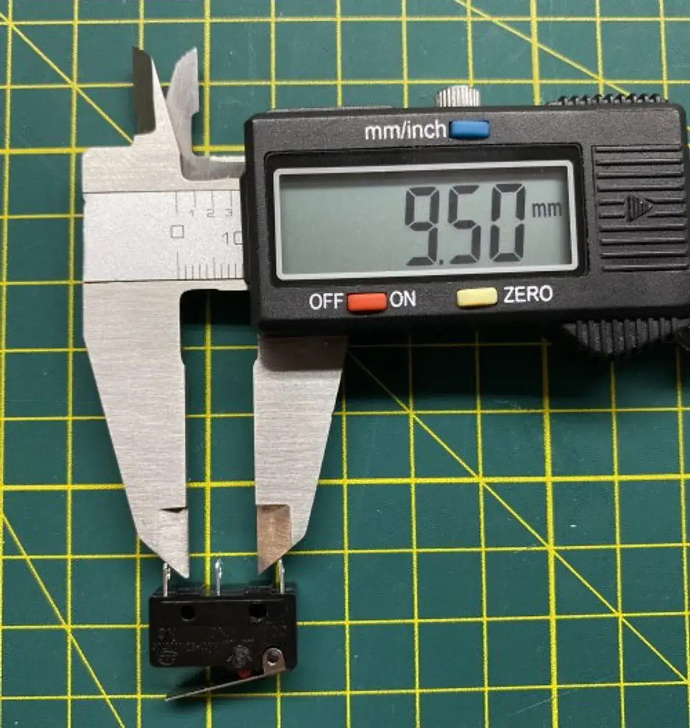 Free 3D file Y Endstop for KW11-3Z Switch 🧞‍♂️ ・3D printing idea to ...