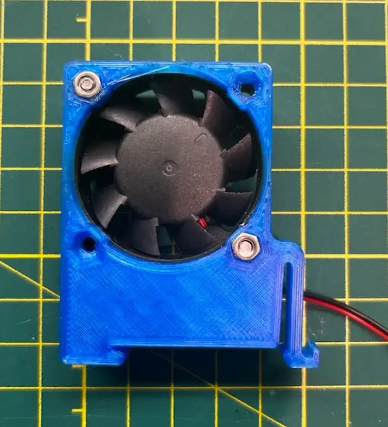 🧞‍♂️ 4010 Fan DIN Mount・Free 3D File for ・Cults