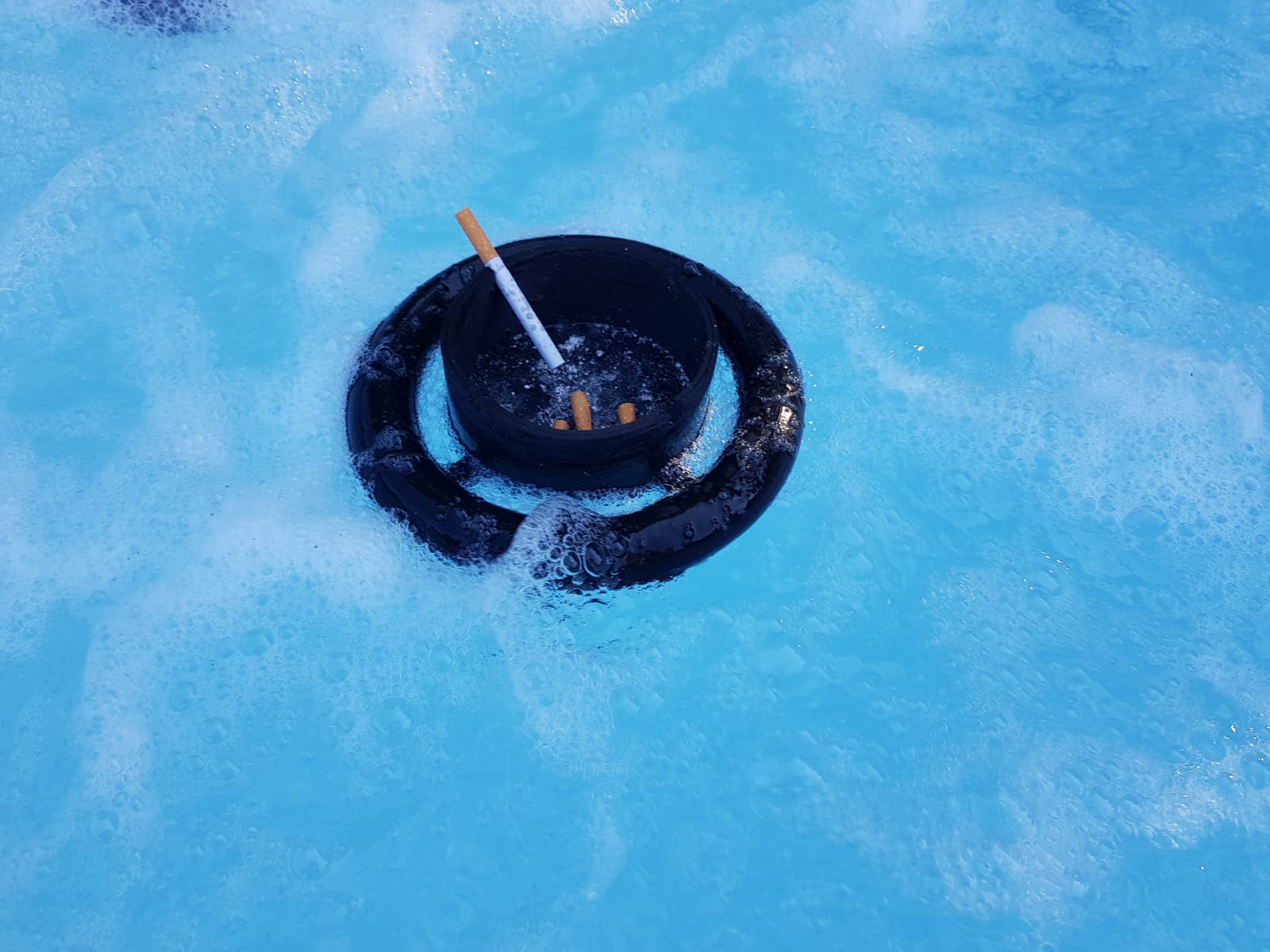 Free 3D file Swimming Ashtray 🏊 ・3D print object to download・Cults