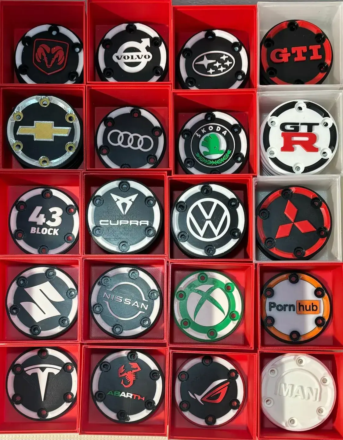 3D file Logitech G29/G920/G27 Centerplates V2 🚗 ・3D printable design to ...