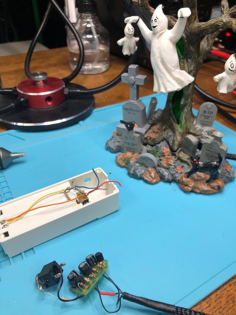 🔋 Lemax Spooky Town AA battery box to DC-only conversion box・Free 3D ...