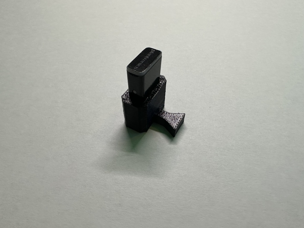 Free 3D file USB stick holder 💾・3D printing design to download・Cults