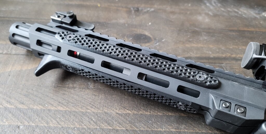 Free 3D file M-LOK Rail Covers and Handbrakes 👽 ・3D print design to download・Cults