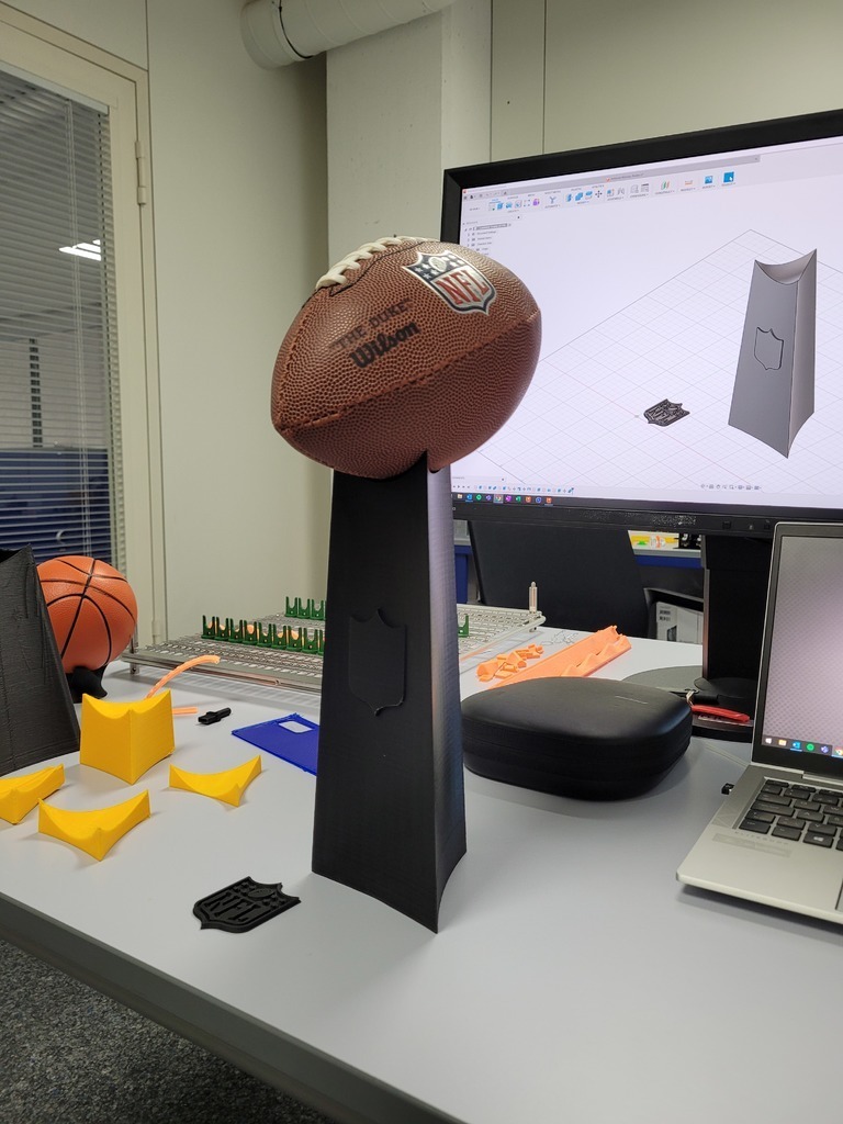 🏆 Lombardi Trophy Football holder / Stand・Free 3D File for ・Cults