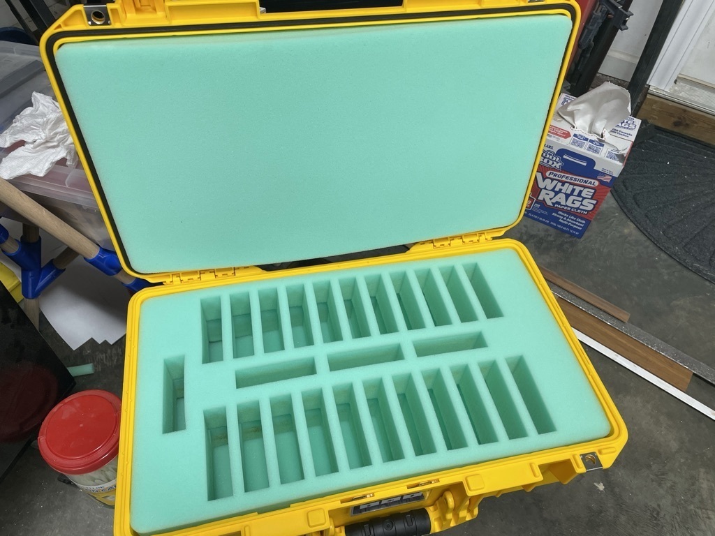 Free 3D file 26 Hard Drive Foam Holder for Pelican 1535 Cases 🔧 ・3D ...