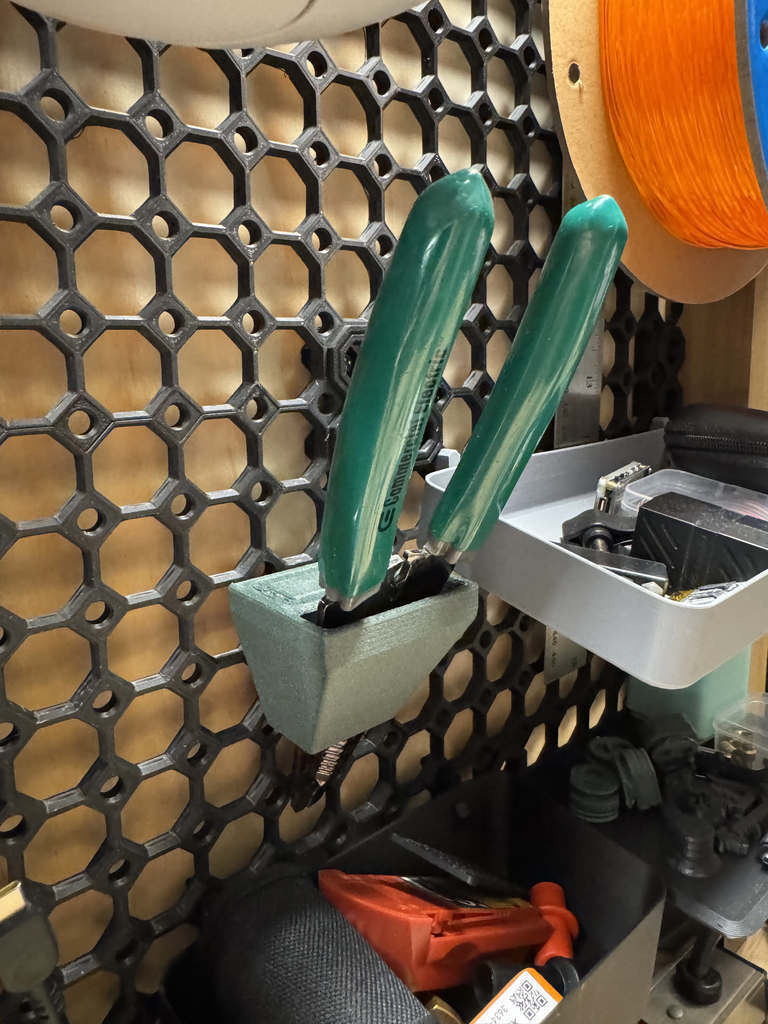 🏢 Angled Tool Holder for Pliers/Wire Strippers - Multiboard・Free 3D ...