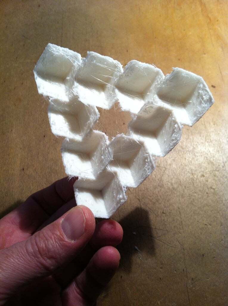 3D printed Penrose Triangle Illusion・Cults