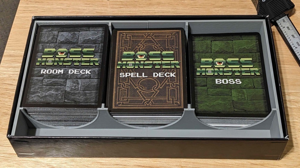 Archivo STL gratis Boss Monster 3 Cubierta Insert 👹・Modelo para ...