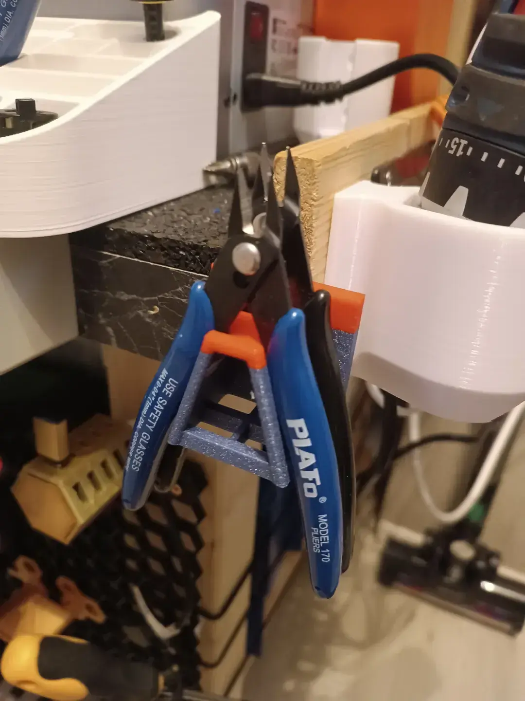 Free 3D file Wire cutter holder for screwing on 🧑‍🔧 ・3D print design to ...