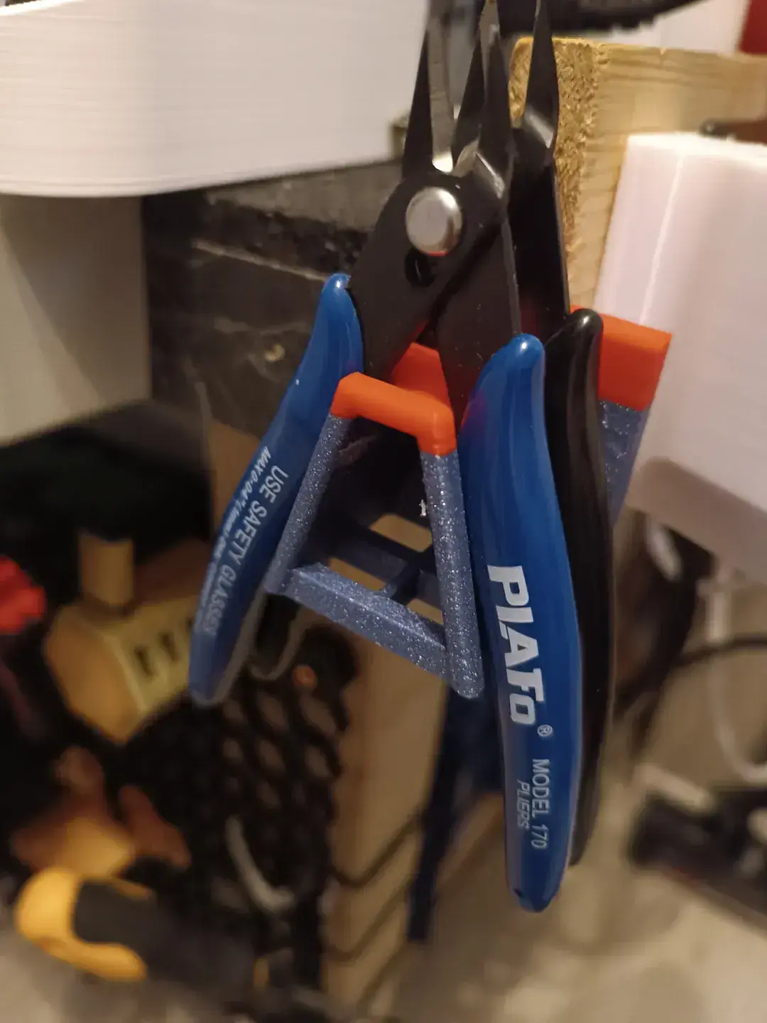 Free 3D file Wire cutter holder for screwing on 🧑‍🔧 ・3D print design to ...