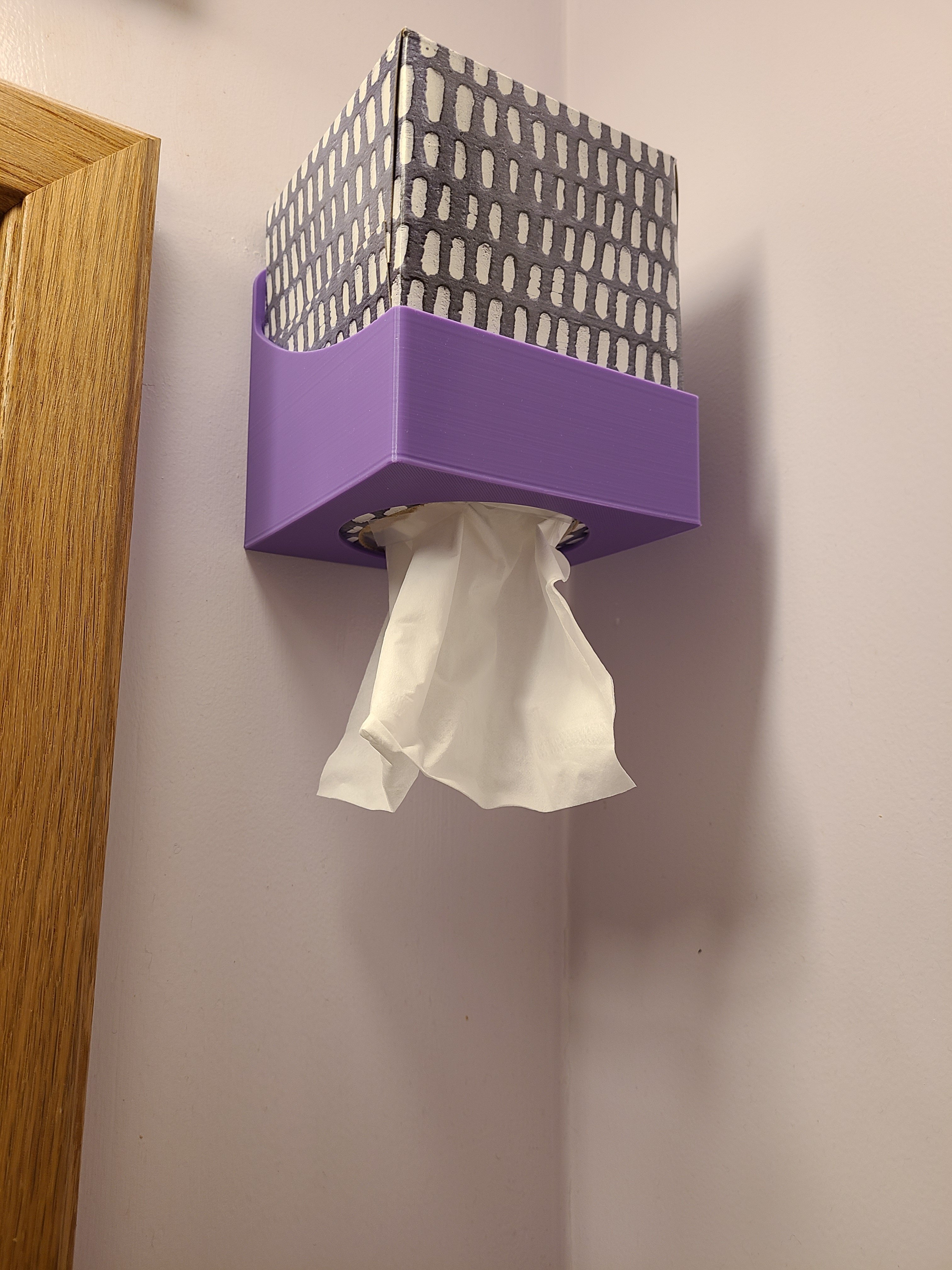 3D printable Tissue Box Wall Hanger [Parametric]・Cults