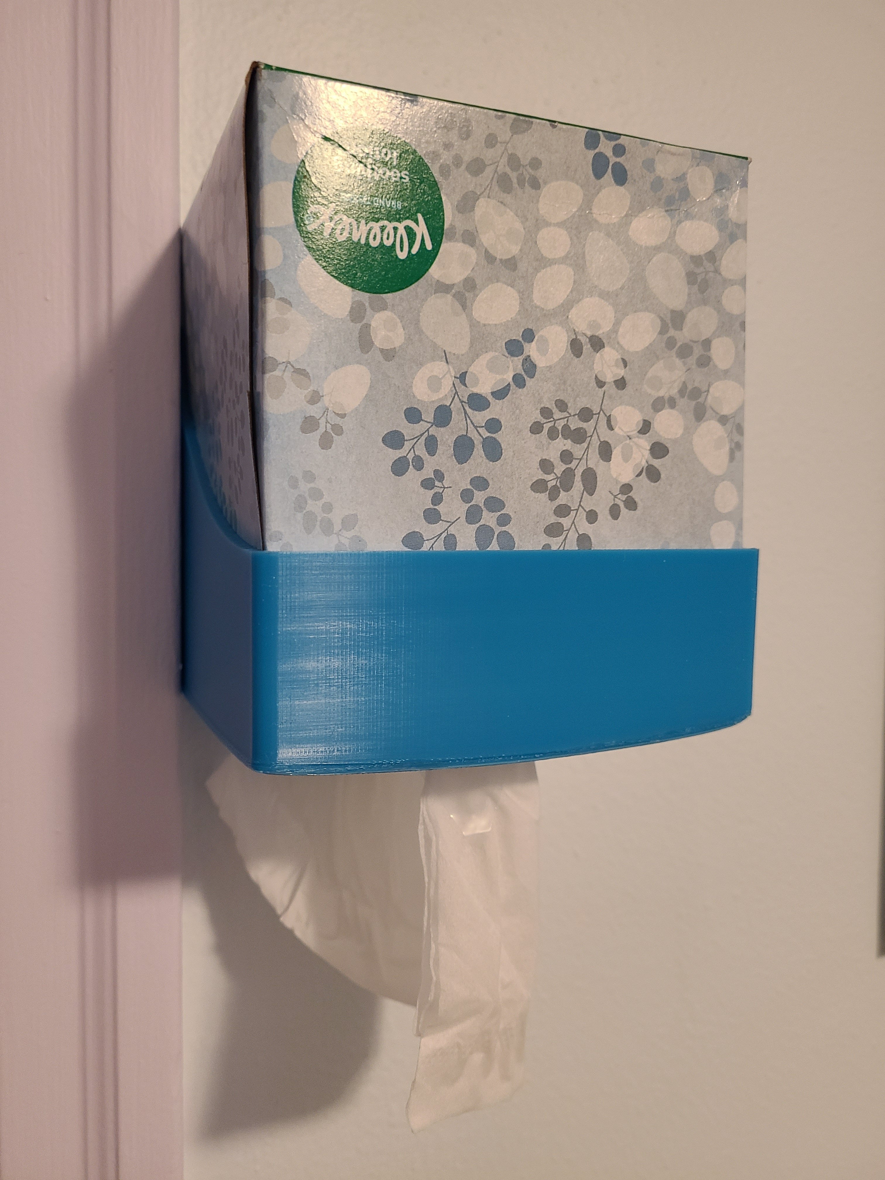 3D printable Tissue Box Wall Hanger [Parametric]・Cults