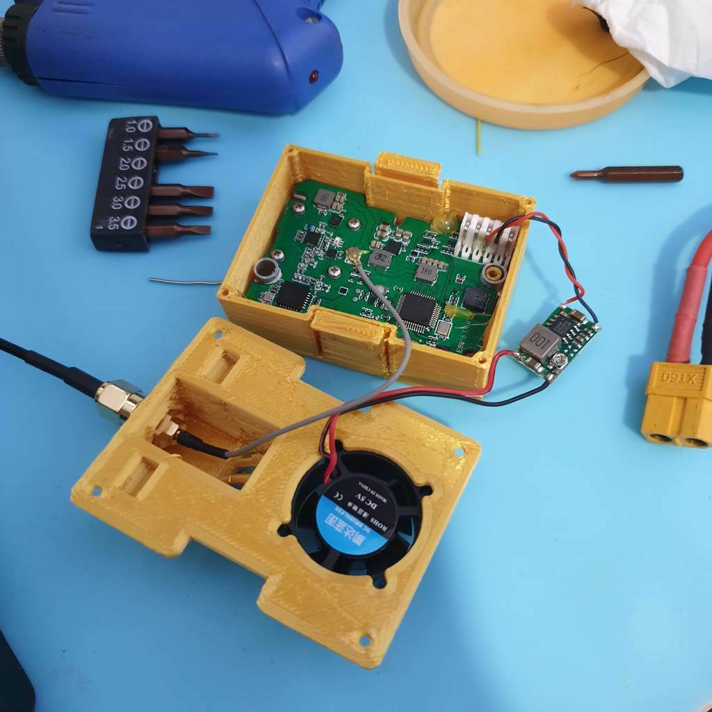 Archivo 3D gratuito ExpressLRS JR cubierta de la bahía con 25mm Fan mod ...