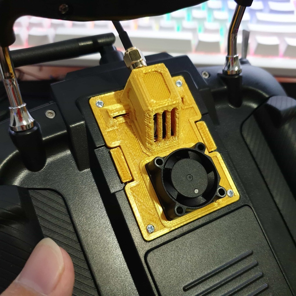 Archivo 3D gratuito ExpressLRS JR cubierta de la bahía con 25mm Fan mod ...