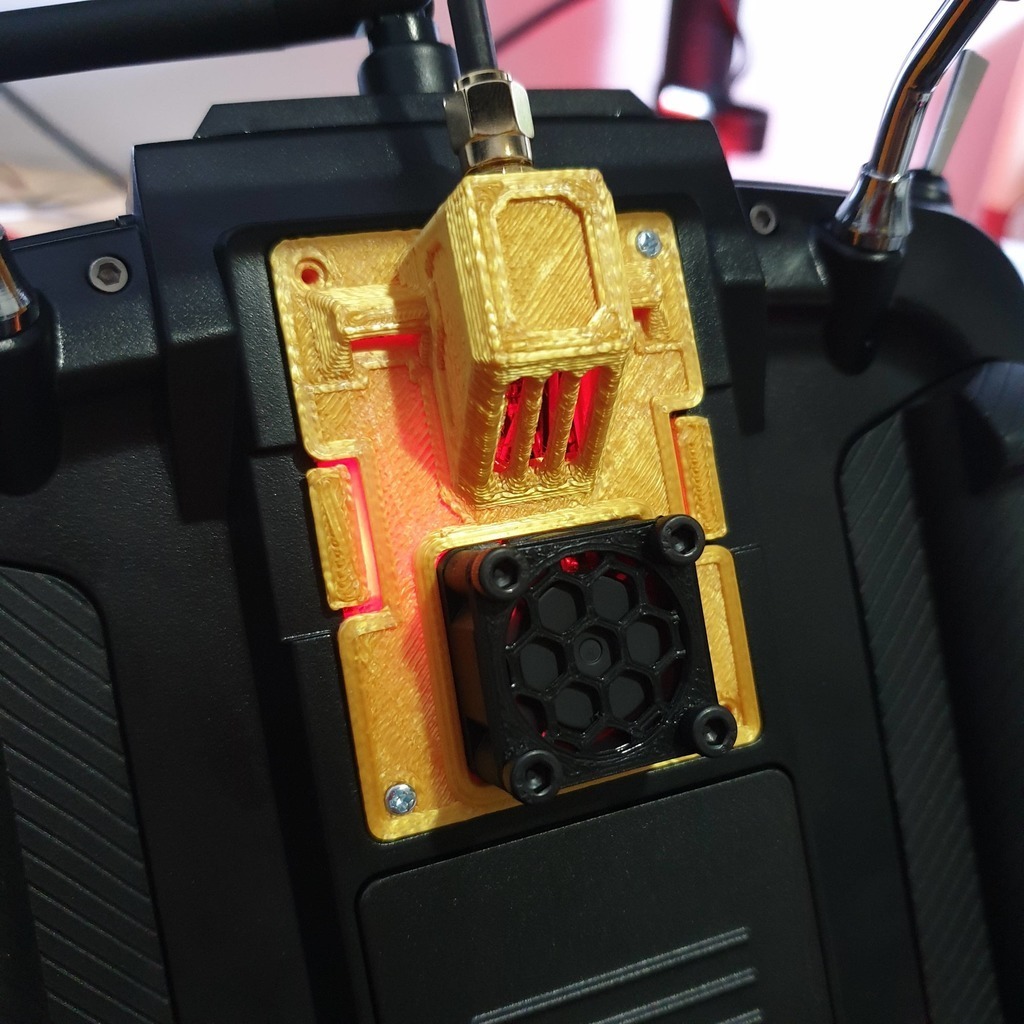 Archivo 3D gratuito ExpressLRS JR cubierta de la bahía con 25mm Fan mod ...