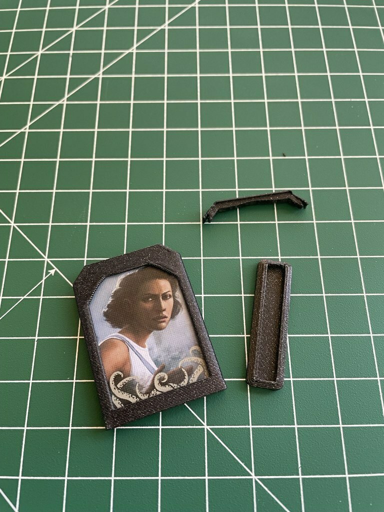 Free 3D file Eldritch Horror Investigator Token Stand - Frame 🖼️ ・3D ...