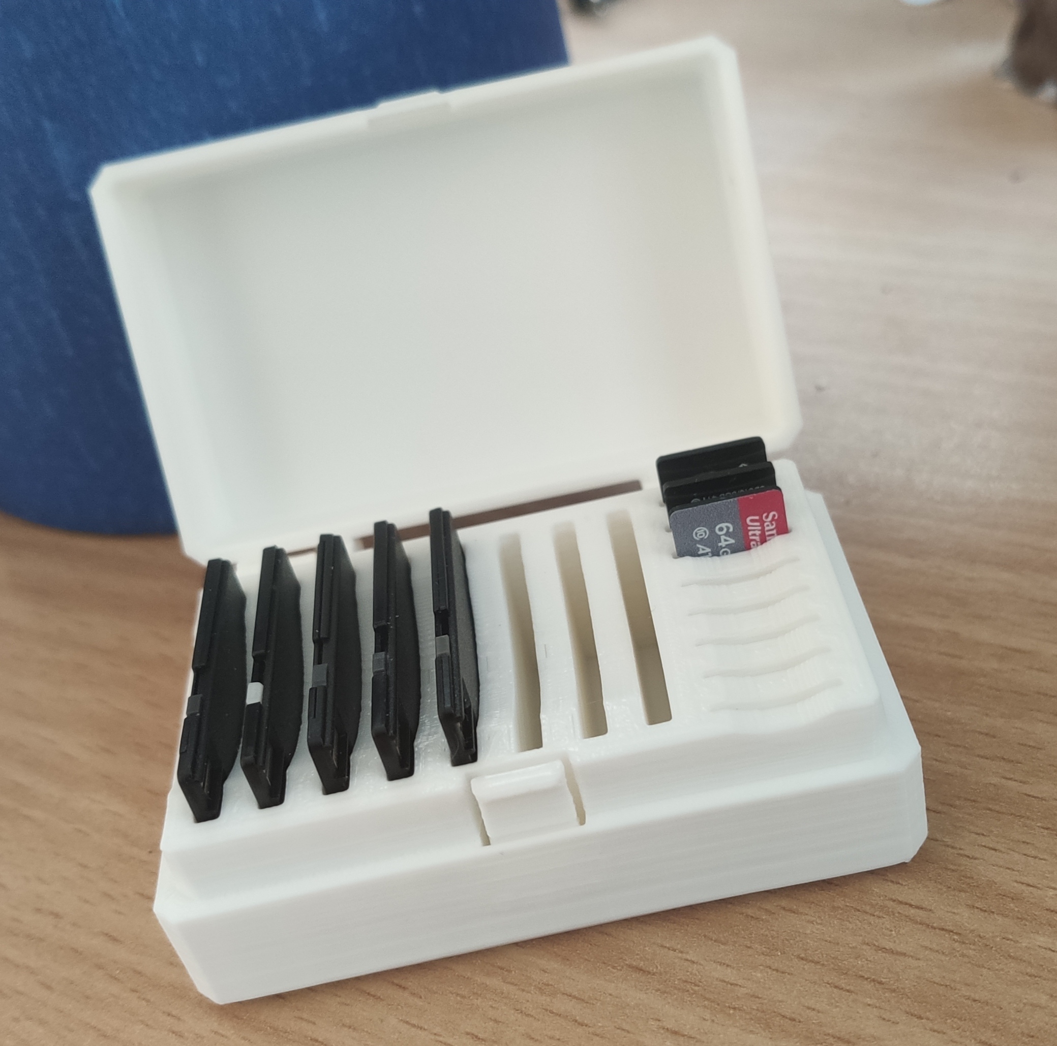 3D print Hinged Sd & Micro SD Card Box - 16 Slots - All In One Piece・Cults