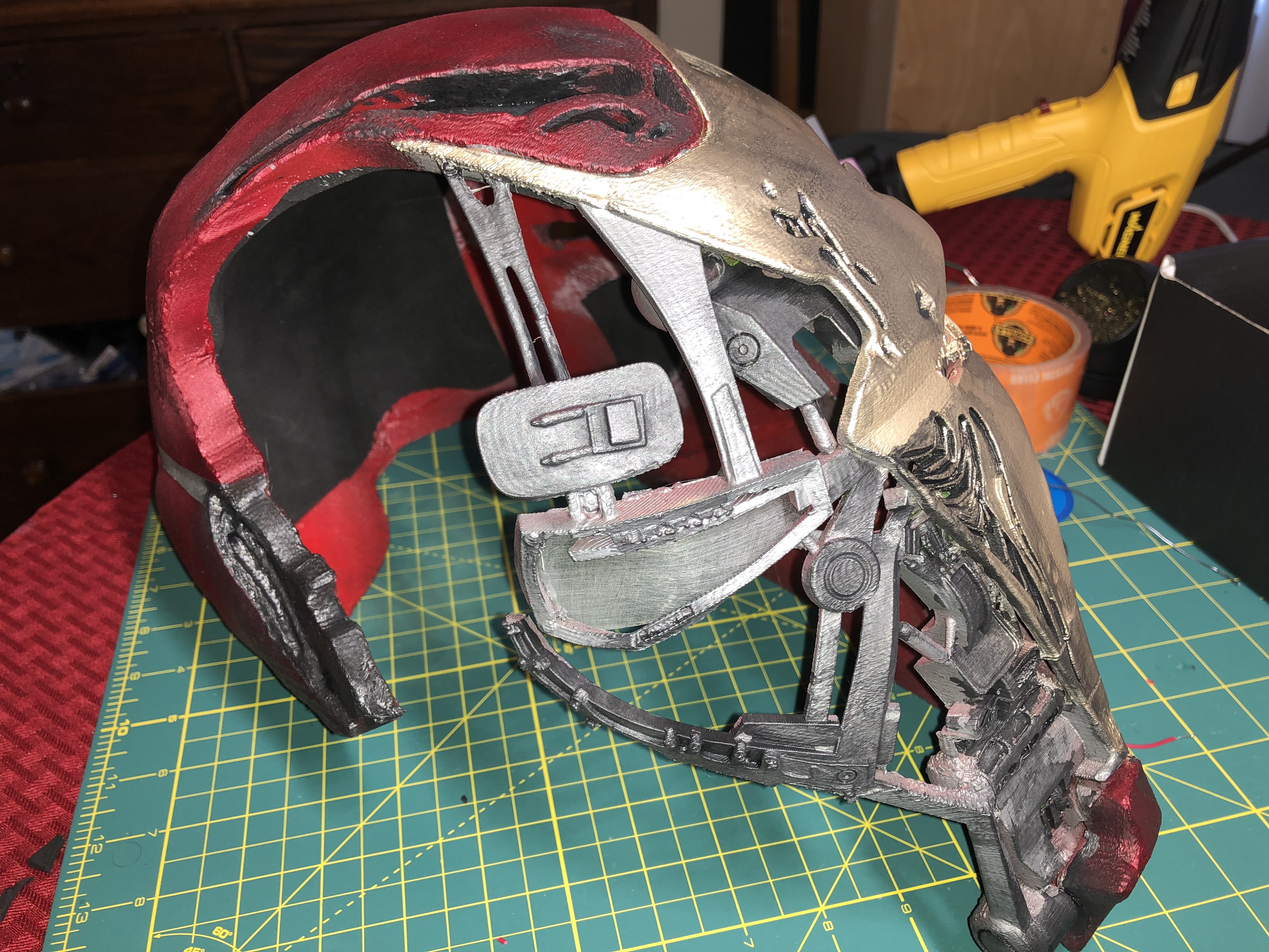 3D printable Iron Man Mark 50 Battle Damaged Helmet Endgame・Cults