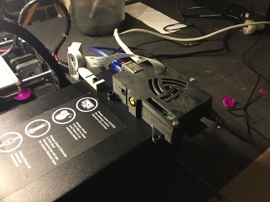 3D printable Raspberry Pi (Model B) case with 75mm VESA mount・Cults