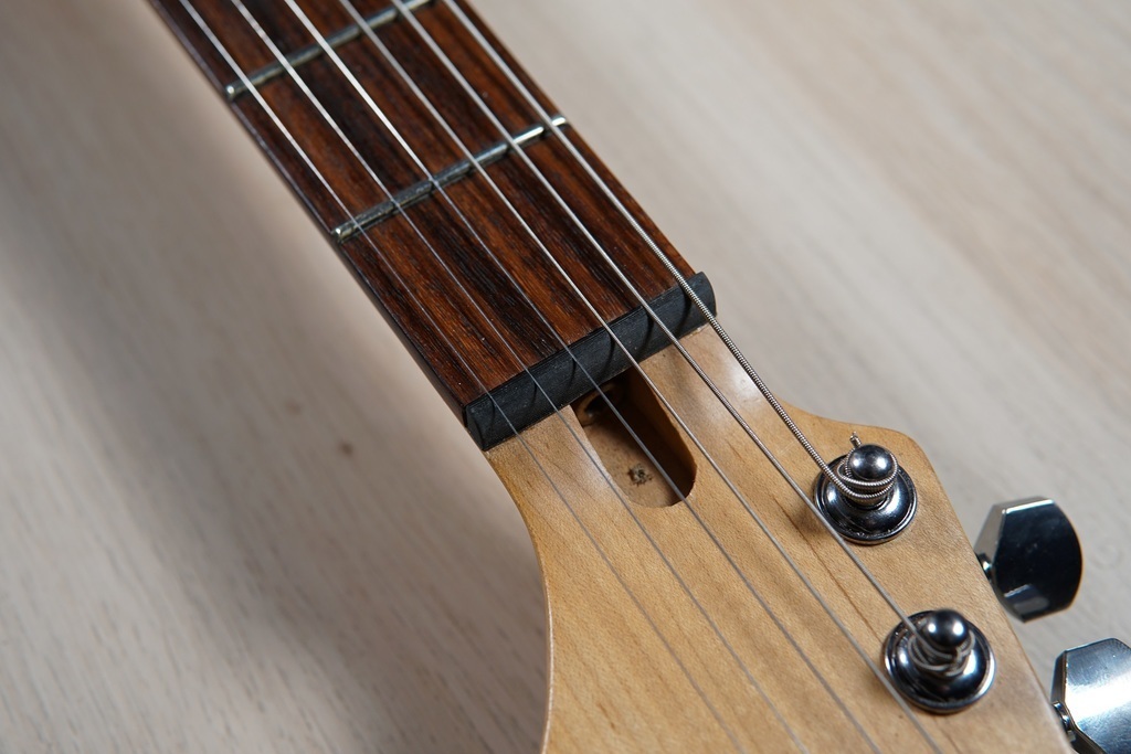 ⚡ Electric guitar Nut・ STL File for 3D printing・Cults