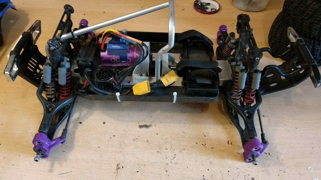 🌩️ Thunder Tiger MTA-4/ Team associated Monster GT brushless conversion ...