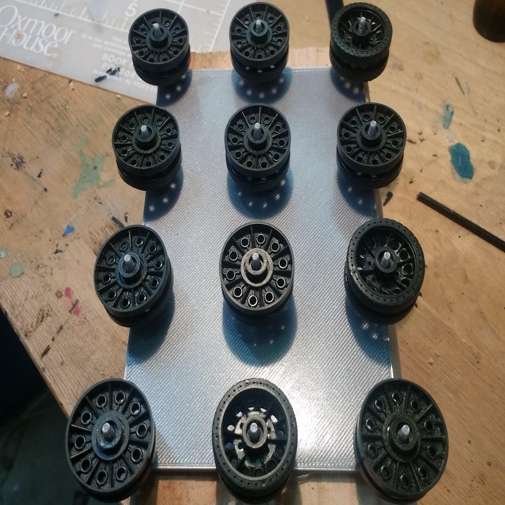 🪖 Tank Wheel Holder For Painting・Free 3D File for ・Cults