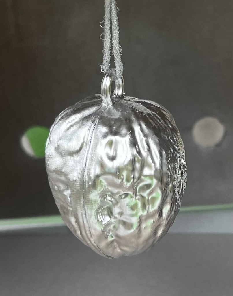 🎄 Gilded Walnut Christmas Decoration・Free STL File for 3D printing・Cults