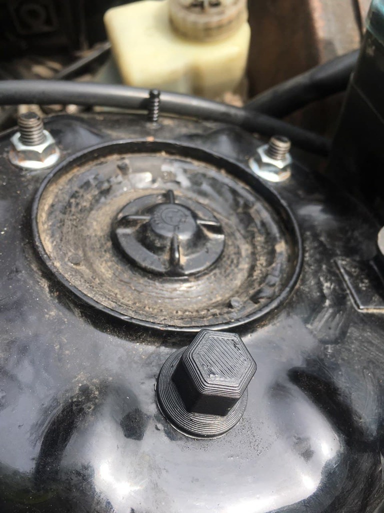 🧷 Bmw E30 - front strut pin nut cap・Free 3D File for ・Cults