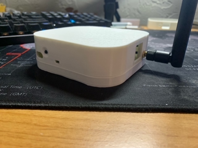 Free 3D file Finestra Hotspot case with ethernet and USB-C cutouts 👽・3D ...