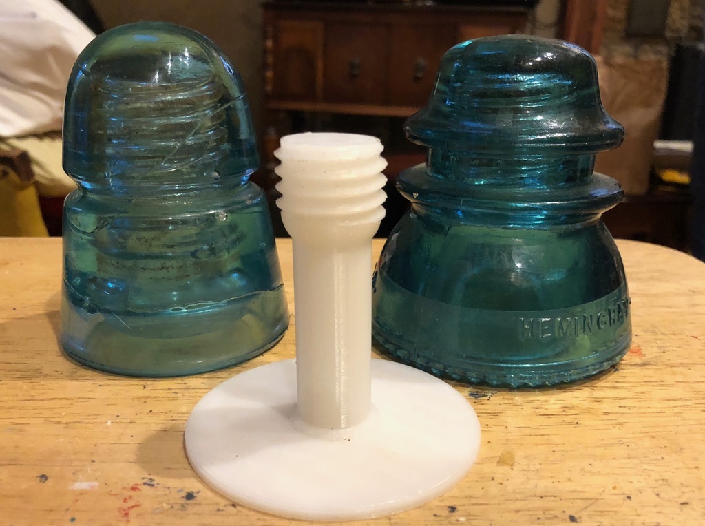 👽 Railroad insulator display stand・Free 3D File for ・Cults