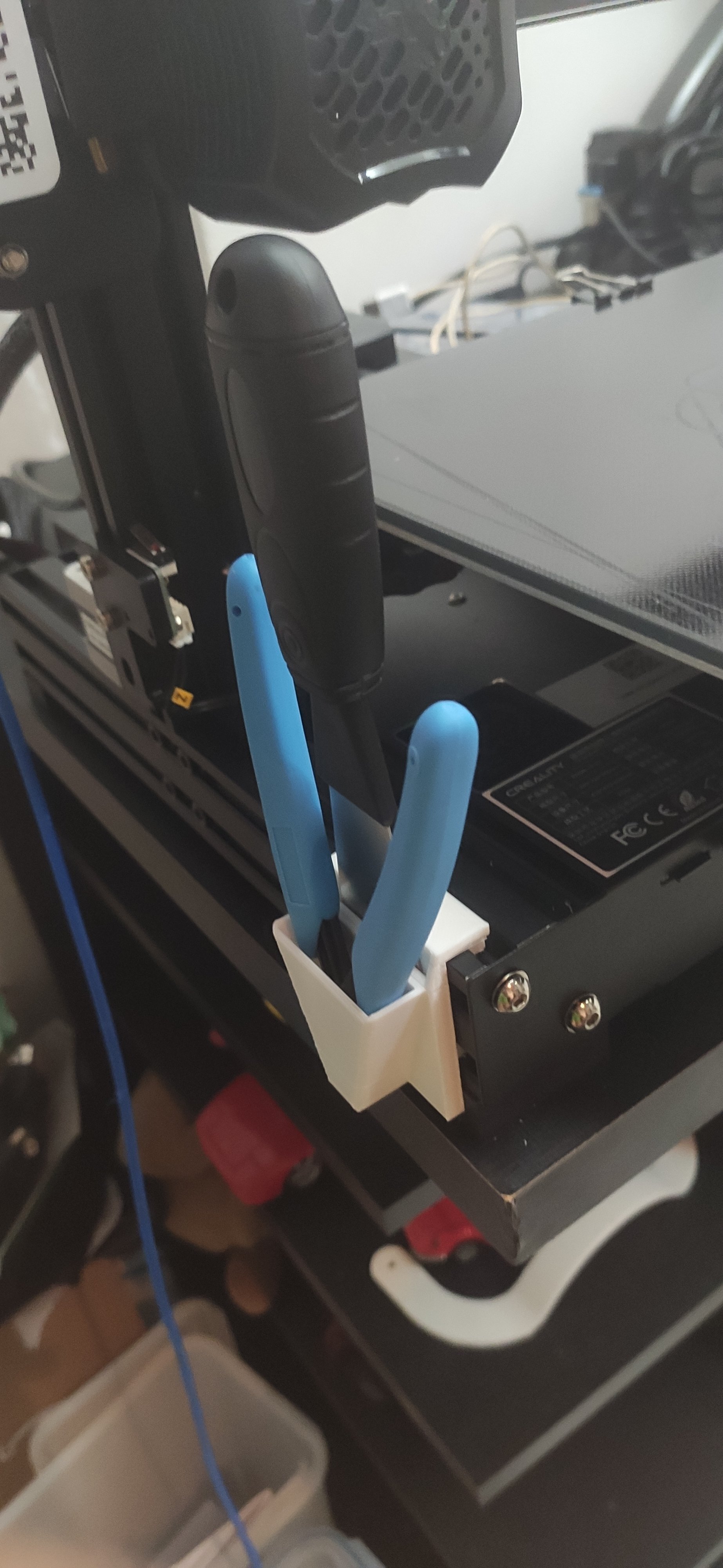 3D print Ender 3 V2 Scraper & Snips Holder・Cults