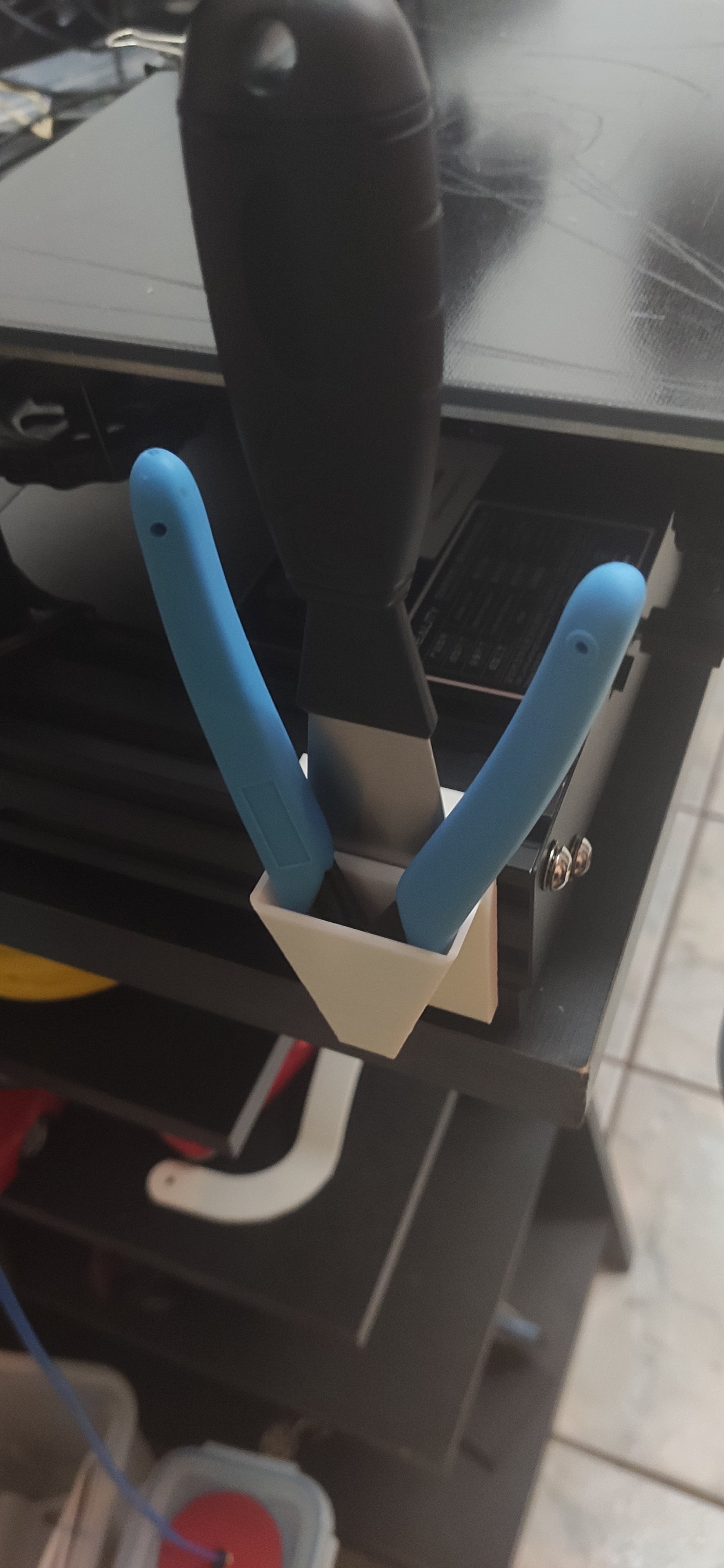 3D print Ender 3 V2 Scraper & Snips Holder・Cults