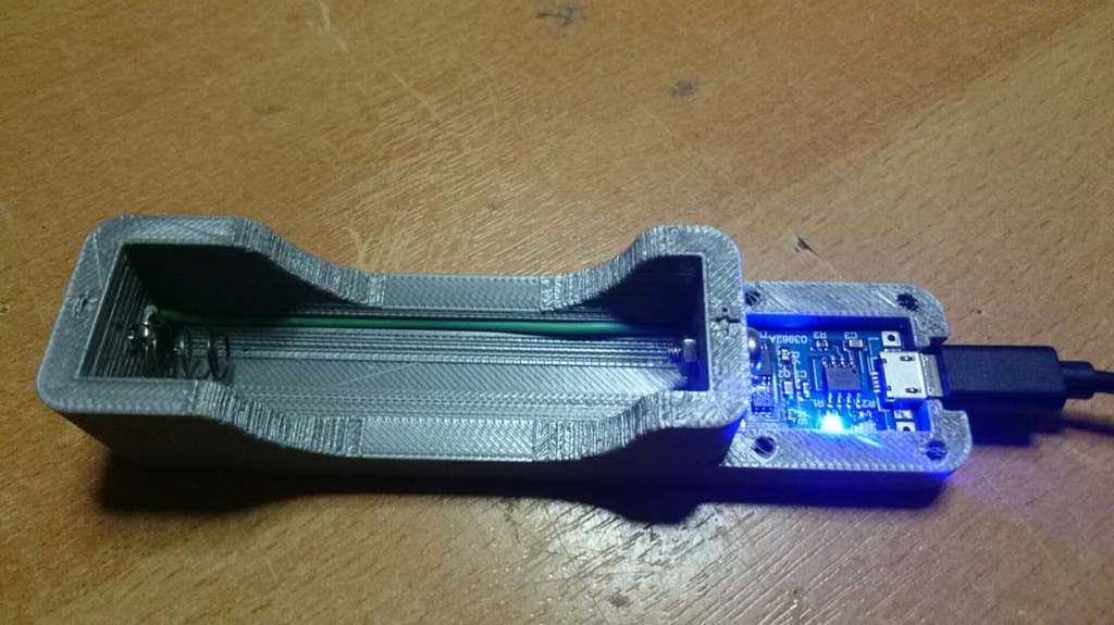 3D printed 18650 battery charger.・Cults