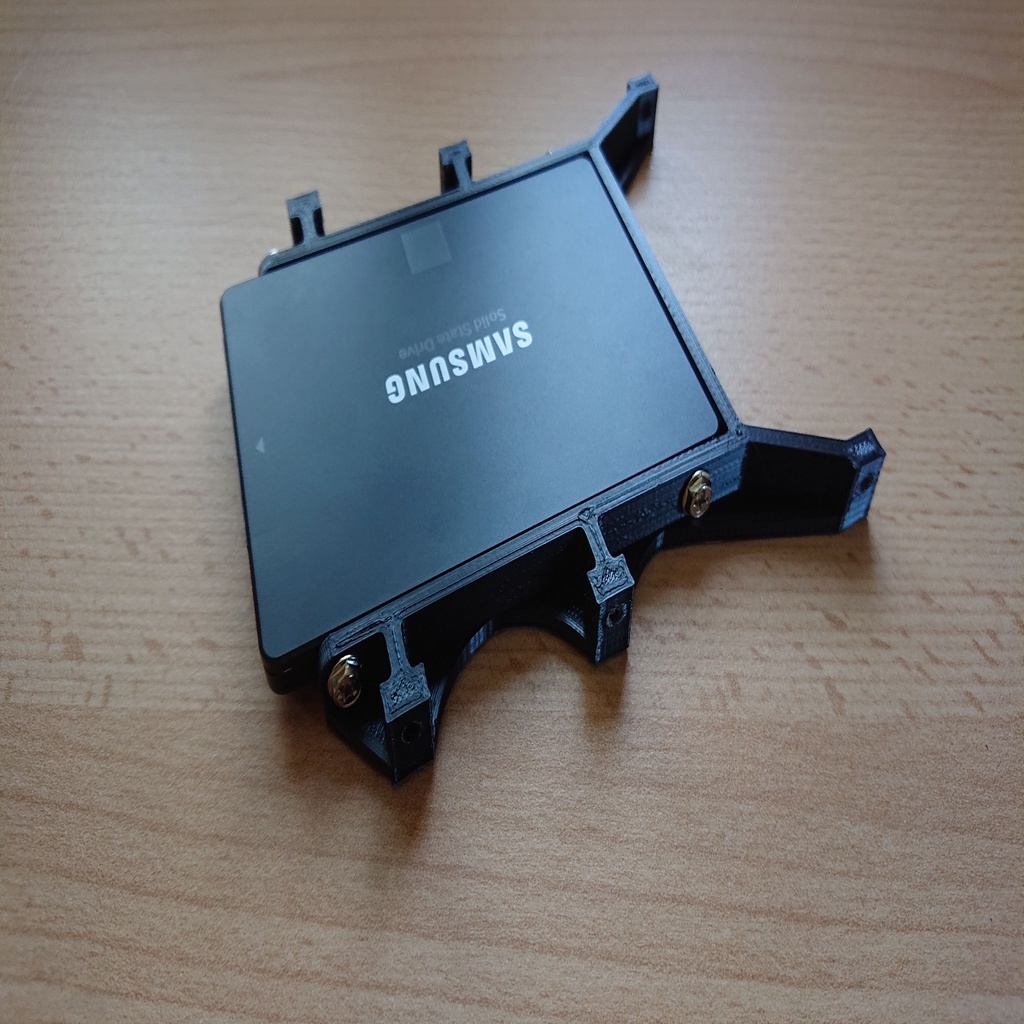 Free 3D file 2,5' to 3,5' HDD/SSD adapter 🖥️ ・3D printable model to ...