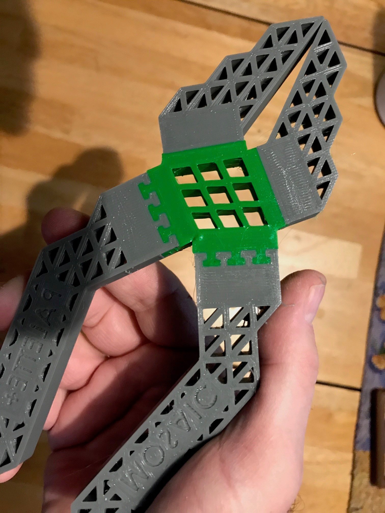 3D printed Multi-Material Flexible Pliers・Cults