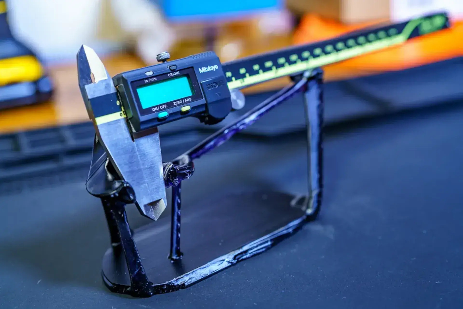 🧑‍🔧 Caliper Stand - organic shape・Free 3D File for ・Cults