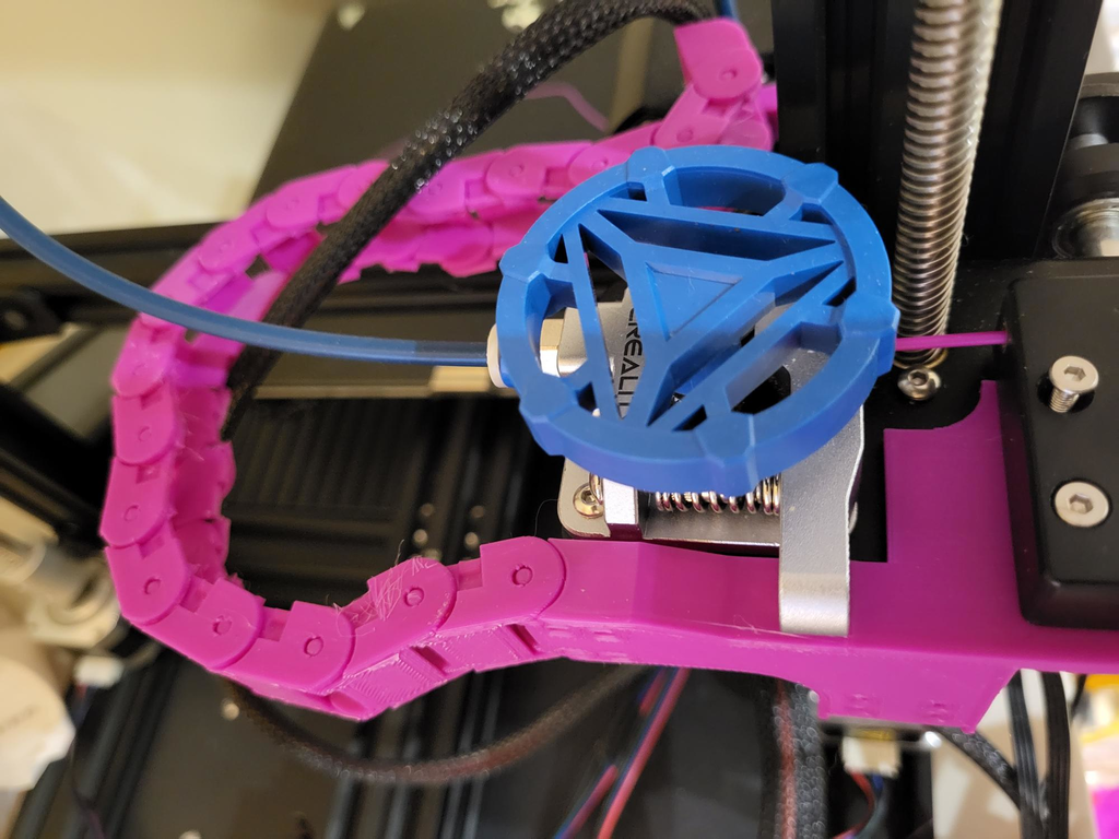 🪢 Creality Ender 3 V2 Slim Drag Chain Mount mit Filament Sensor・Kostenlos 3D Datei für ・Cults