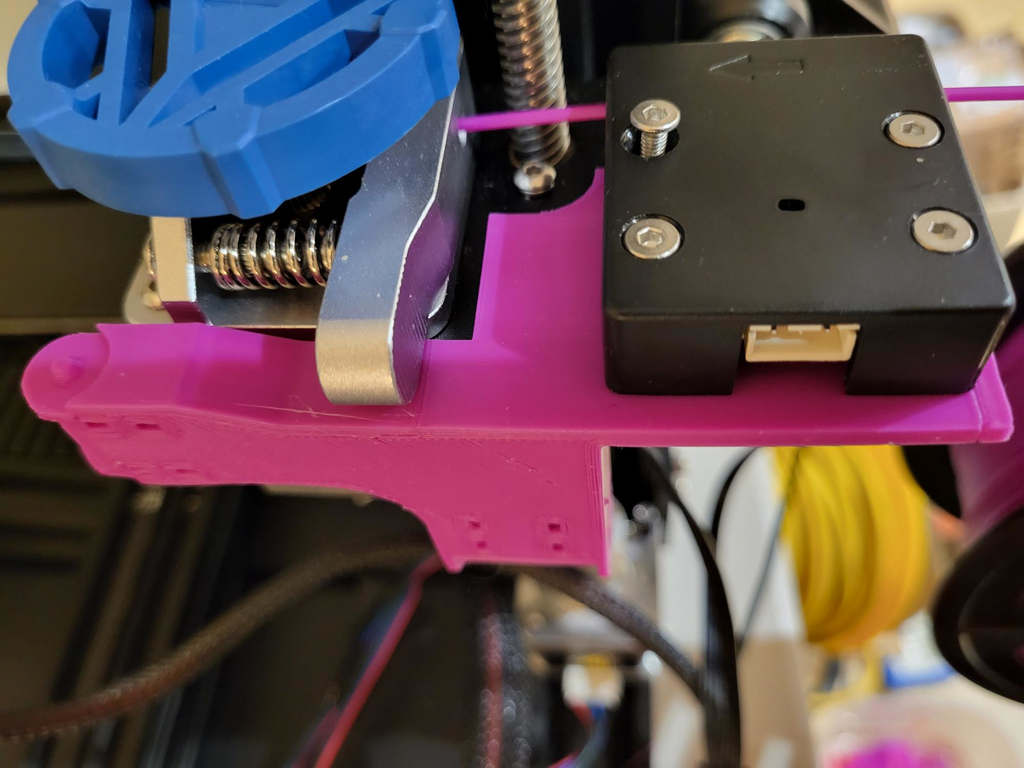 🪢 Creality Ender 3 V2 Slim Drag Chain Mount mit Filament Sensor・Kostenlos 3D Datei für ・Cults