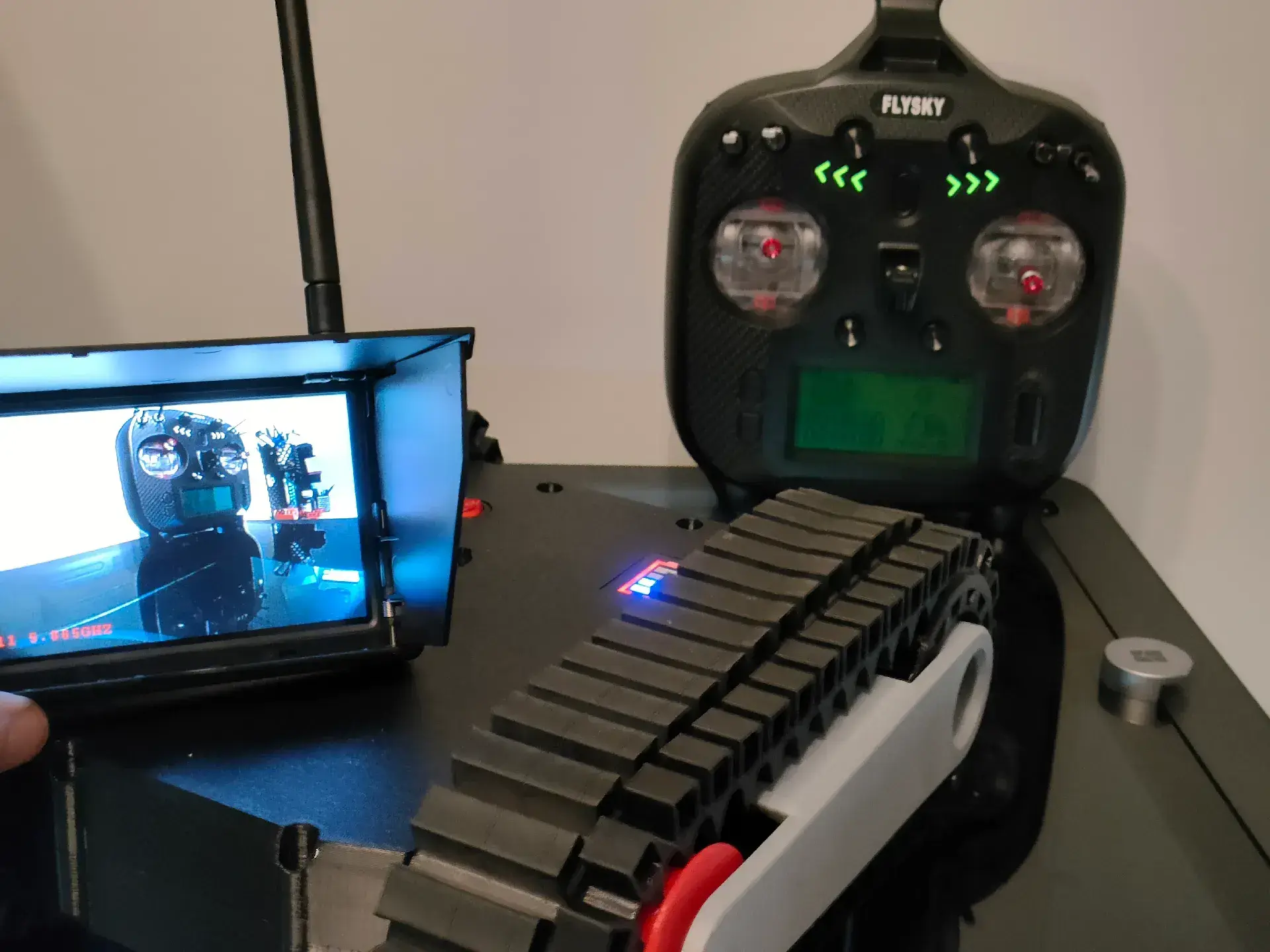 📷 Awesome ReconBot. RC Camera. IT CAN CLIMB STAIRS!!・Free 3D File for ...